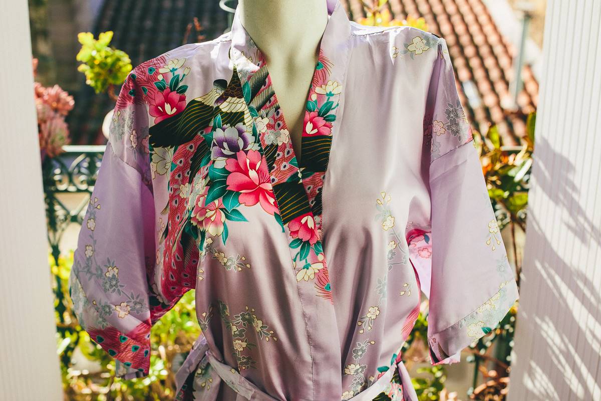 Kimono chinois Rose clair pour femme satiné |Comptoirs de Magellan